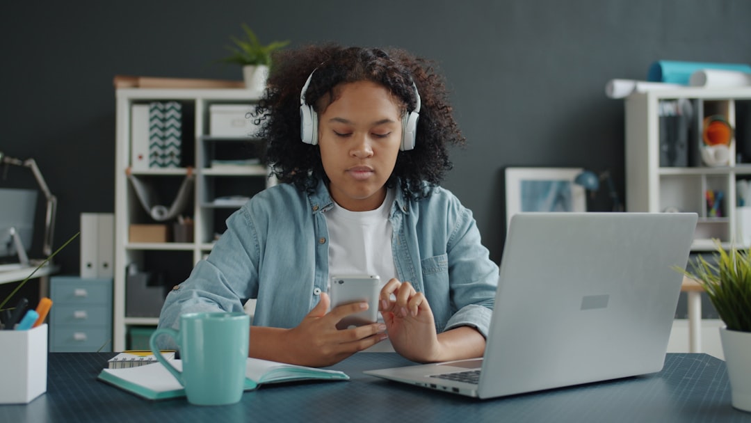 The Psychology of Endless Scrolling - Understand the irresistible urge ...