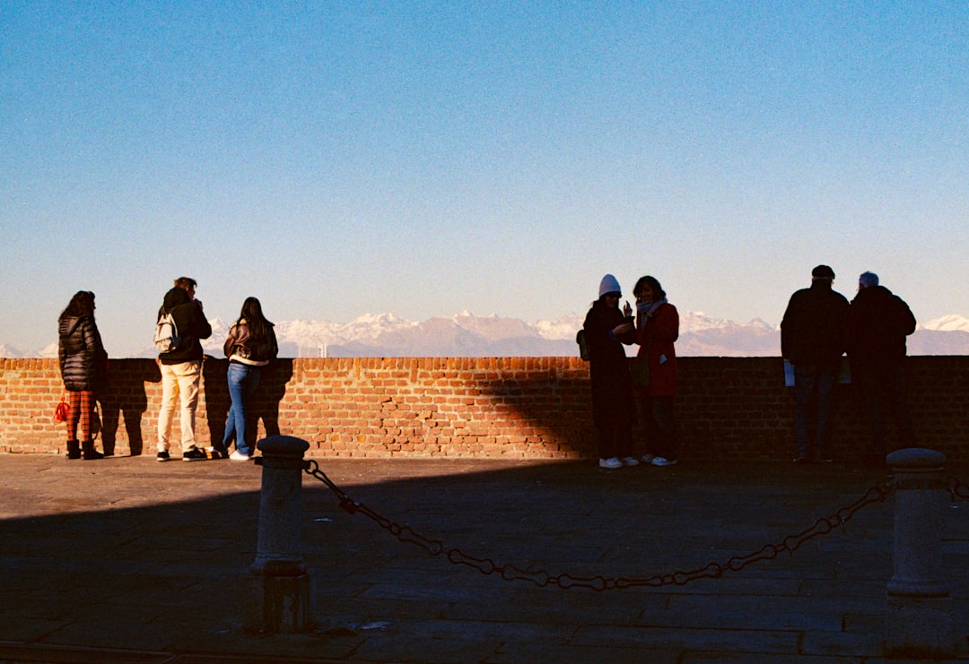 Navigating Moral Outbidding: Group Dynamics