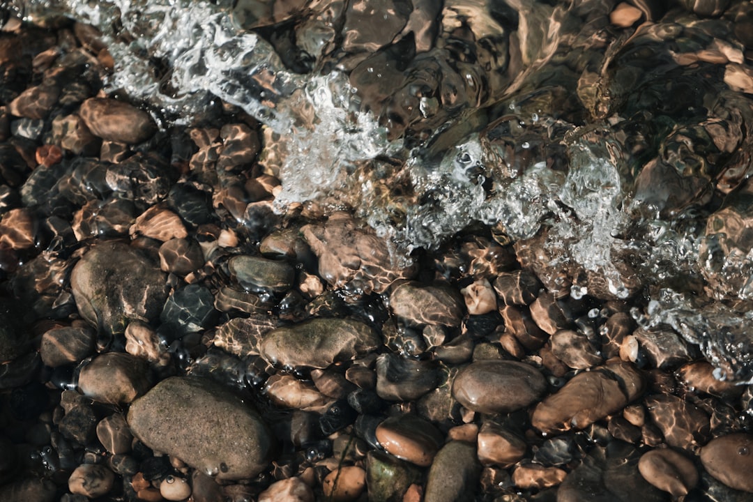 Grounding Techniques: Harnessing Cold Water
